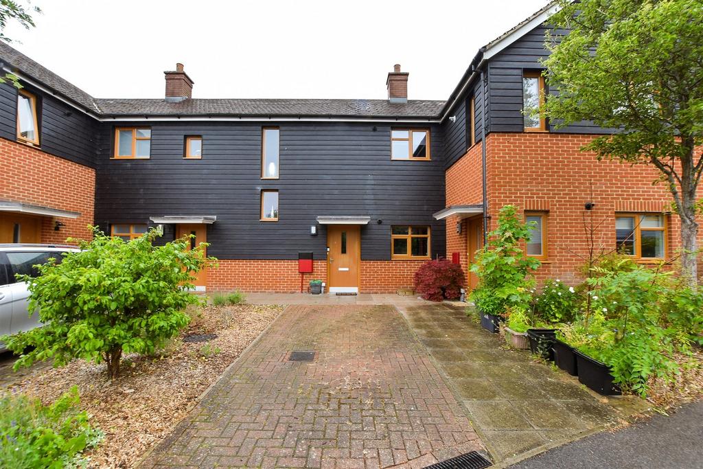 5 Whitmore Way, Horley RH6 2 bed apartment for sale - £225,000
