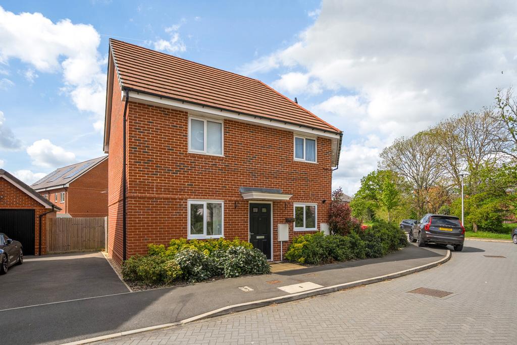 Cobham Drive, Reading RG7 2 bed maisonette for sale - £310,000