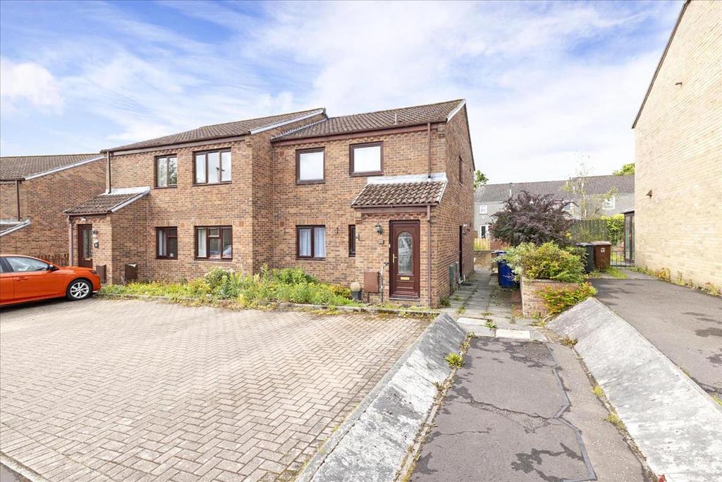 24 Rullion Green Avenue, Penicuik, EH26 1 bed flat - £140,000