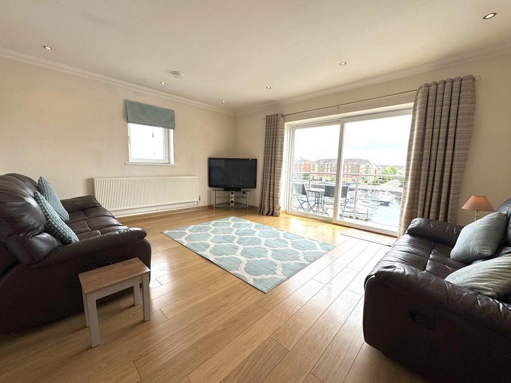 Squire Court, Maritime Quarter... 3 bed apartment - £1,400 pcm (£323 pw)