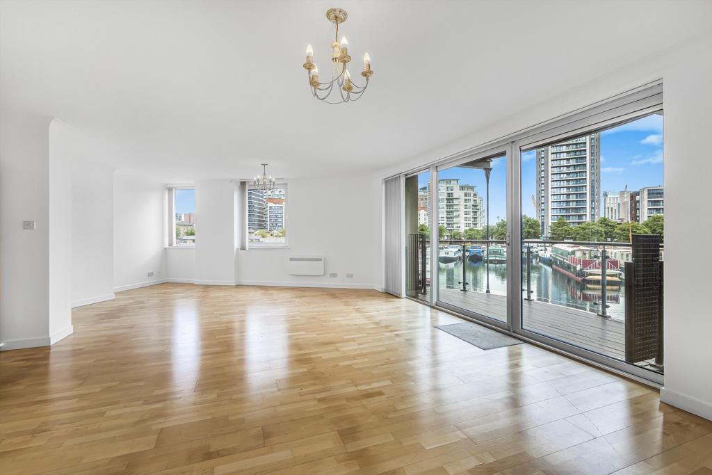 Boardwalk Place, London, E14 2 bed apartment - £700,000