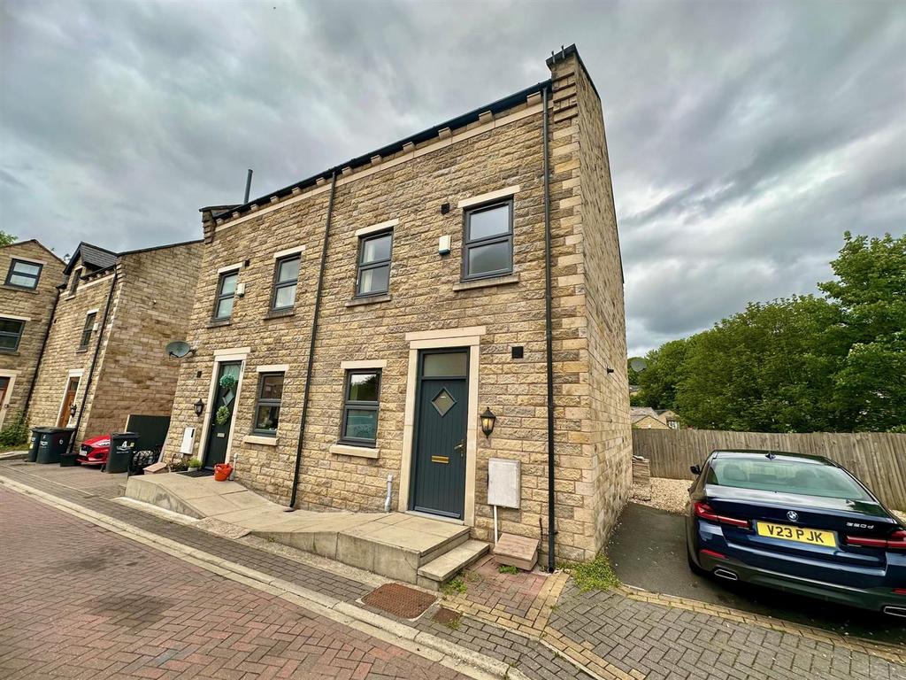 Hebble View, Siddal, Halifax 4 bed semi-detached house - £1,200 pcm (£ ...
