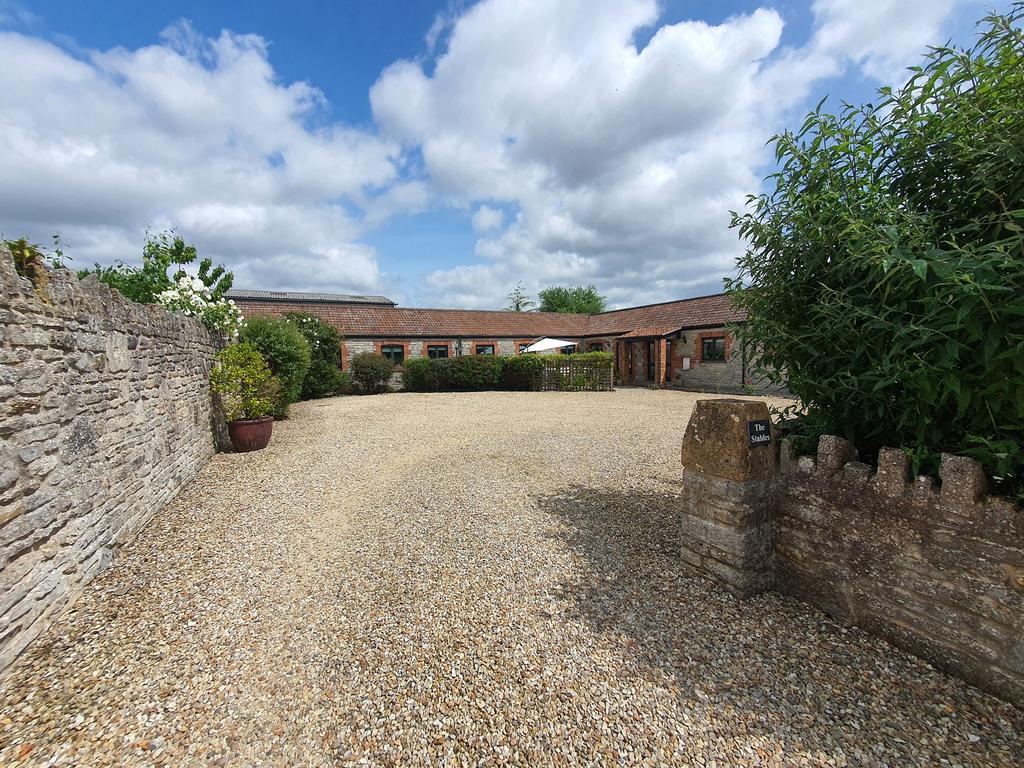 ., Limington, Yeovil, Somerset, BA22 8EG 4 bed barn conversion - £600,000