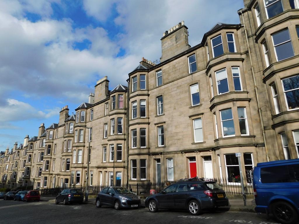 81, Comely Bank Avenue, Edinburgh... 2 bed flat - £1,550 pcm (£358 pw)