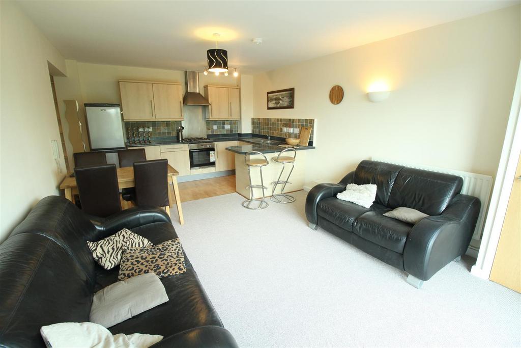 Portland Square, Nottingham NG7 2 bed flat to rent - £895 pcm (£207 pw)