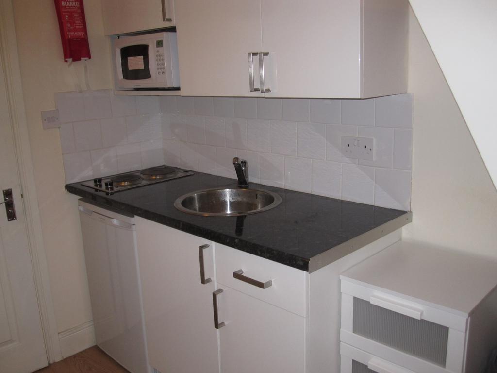 11 Sinclair Road, London, W14 Studio to rent - £1,127 pcm (£260 pw)
