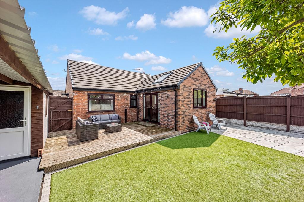 Cleveleys Avenue, Widnes WA8 2 bed bungalow - £275,000