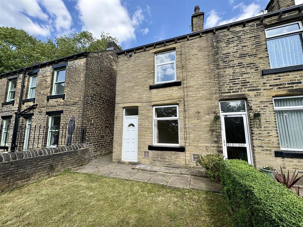 Jubilee Terrace, Halifax 2 bed end of terrace house for sale - £130,000