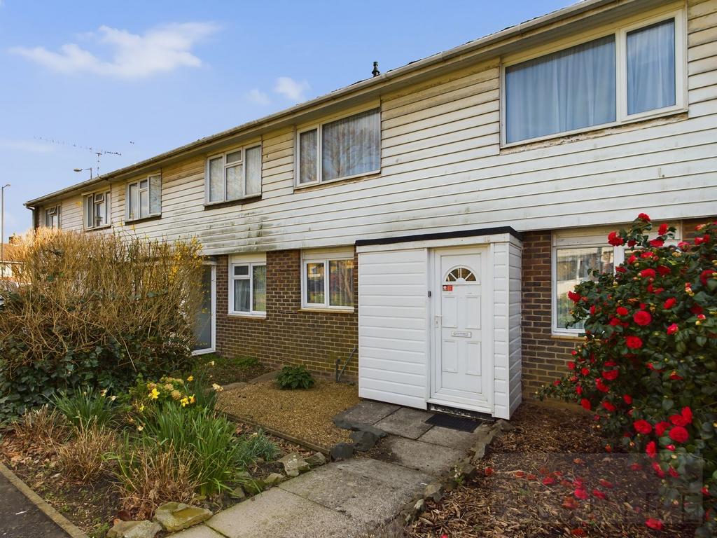 Wensleydale, Crawley RH11 3 bed terraced house - £1,800 pcm (£415 pw)