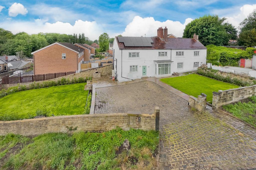 Bank Avenue, Leeds, LS27 4 bed detached house for sale - £495,000