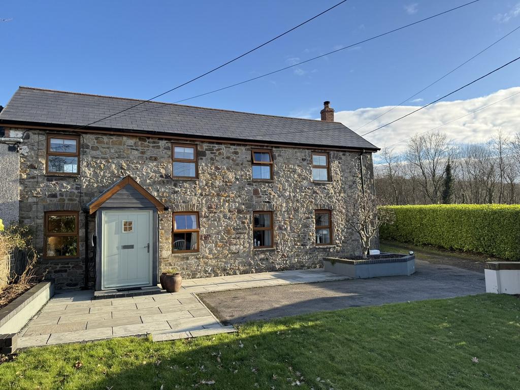 Tan Y Waun, Penrhos, Ystradgynlais... 4 bed semi-detached house for ...