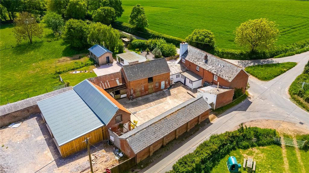Plymtree, Cullompton, Devon, EX15 6 bed equestrian property - £925,000