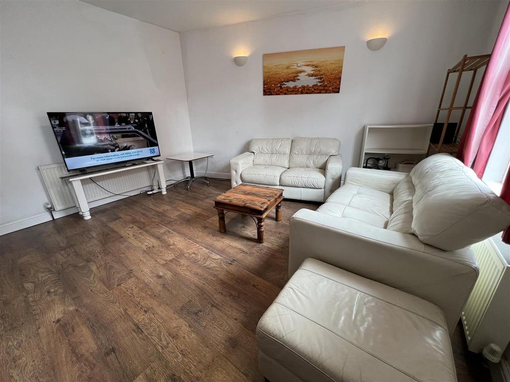 Thornville View, Hyde Park, Leeds... 3 bed terraced house - £1,313 pcm ...
