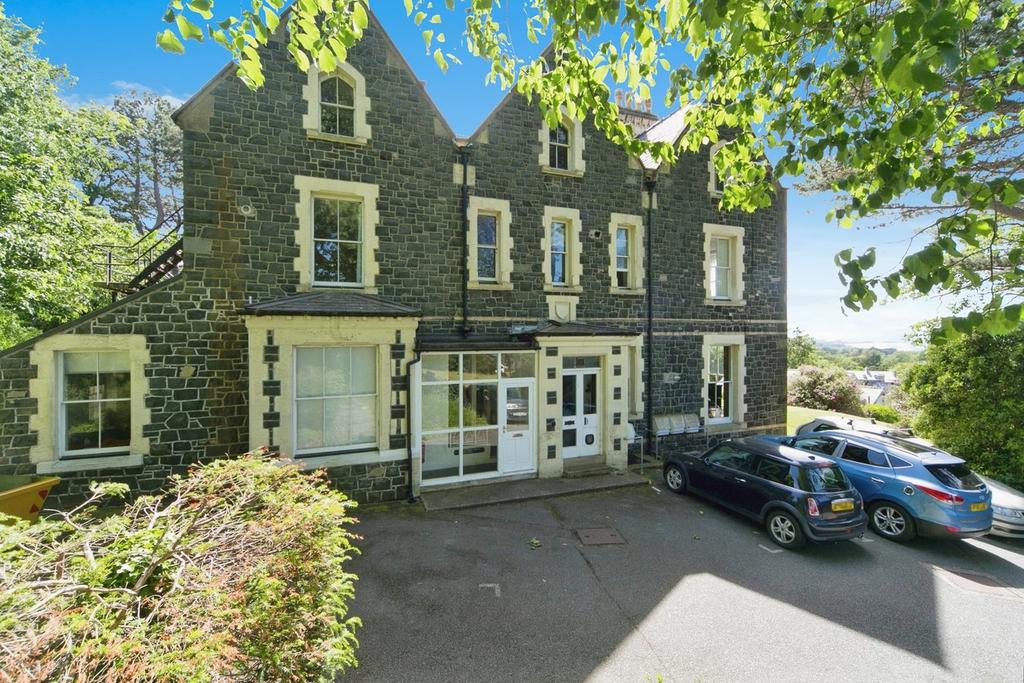 Park Road, Llanfairfechan LL33 2 bed apartment - £125,000