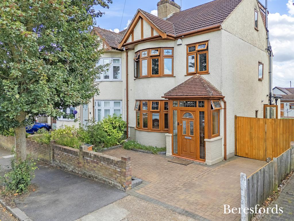 Granton Avenue, Upminster, RM14 4 bed semi-detached house for sale - £ ...