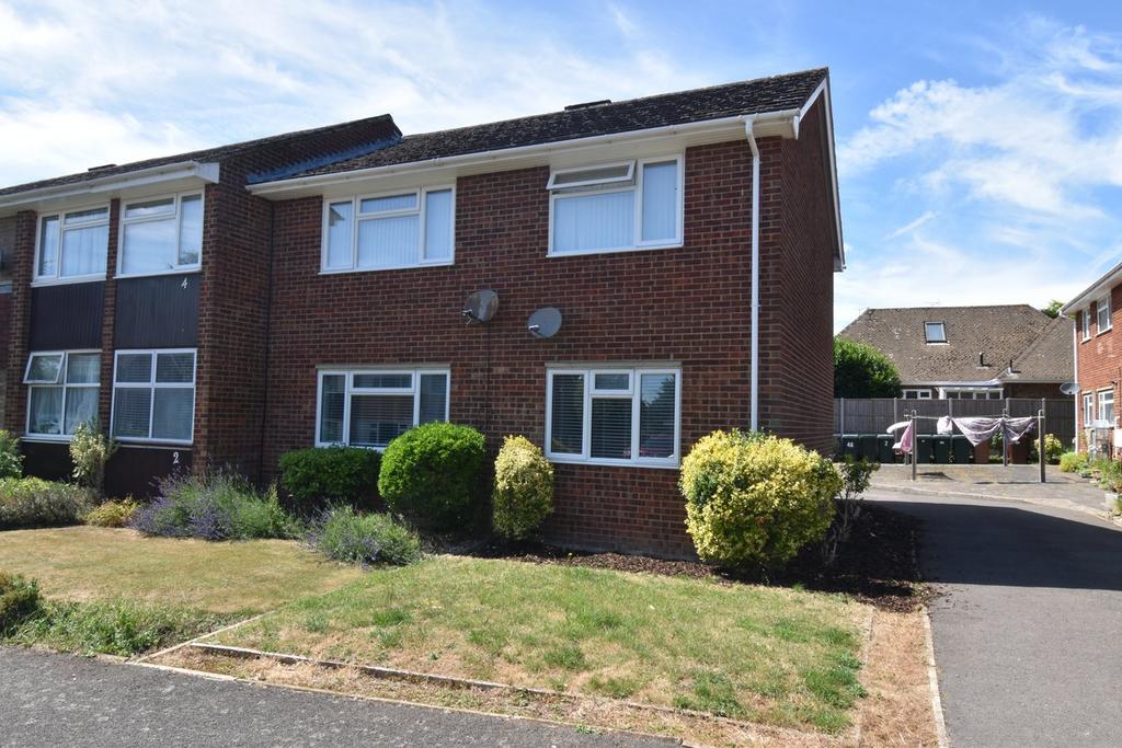 Woodbrook, Charing, TN27 2 bed maisonette - £995 pcm (£230 pw)