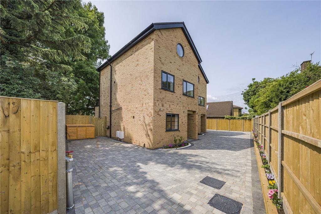Grand Drive, Raynes Park, SW20 3 bed detached house - £1,250,000