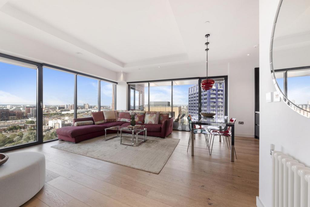 Modena House, Lyell Street, London, E14 2 bed apartment - £2,903 pcm (£ ...