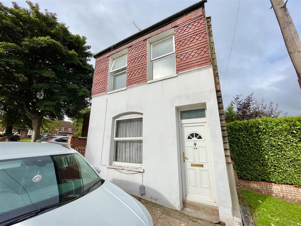 Tennyson Road, Luton, LU1 3RR 2 bed maisonette - £1,200 pcm (£277 pw)