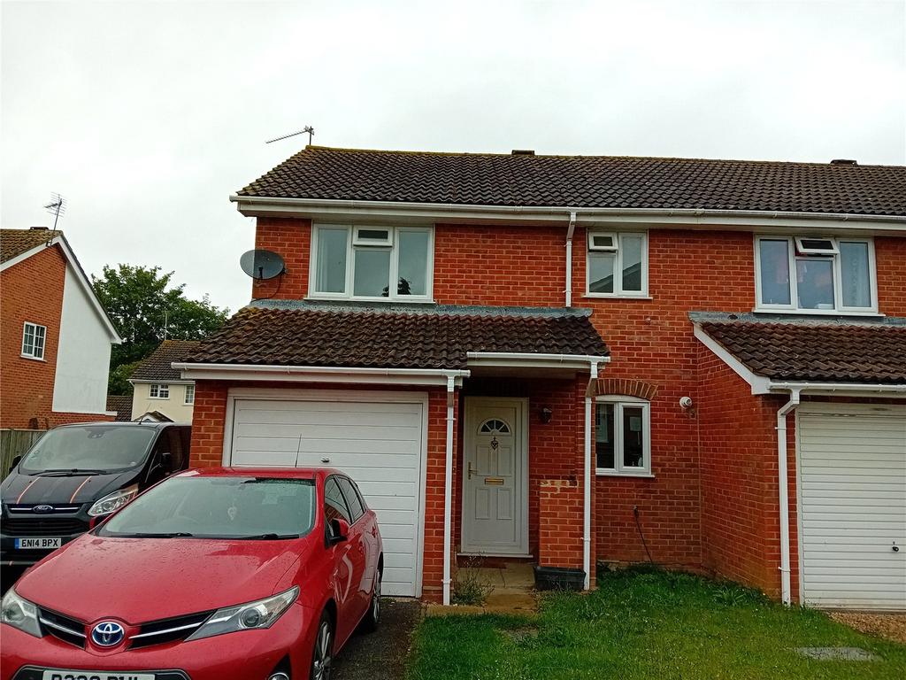 Hawthorn Rise, Hampshire RG27 3 bed end of terrace house - £1,600 pcm ...
