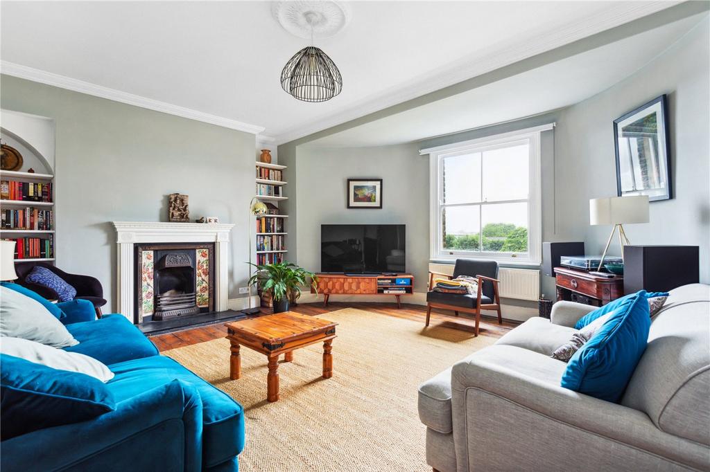 Clapton Square, London, E5 2 bed apartment to rent - £3,200 pcm (£738 pw)