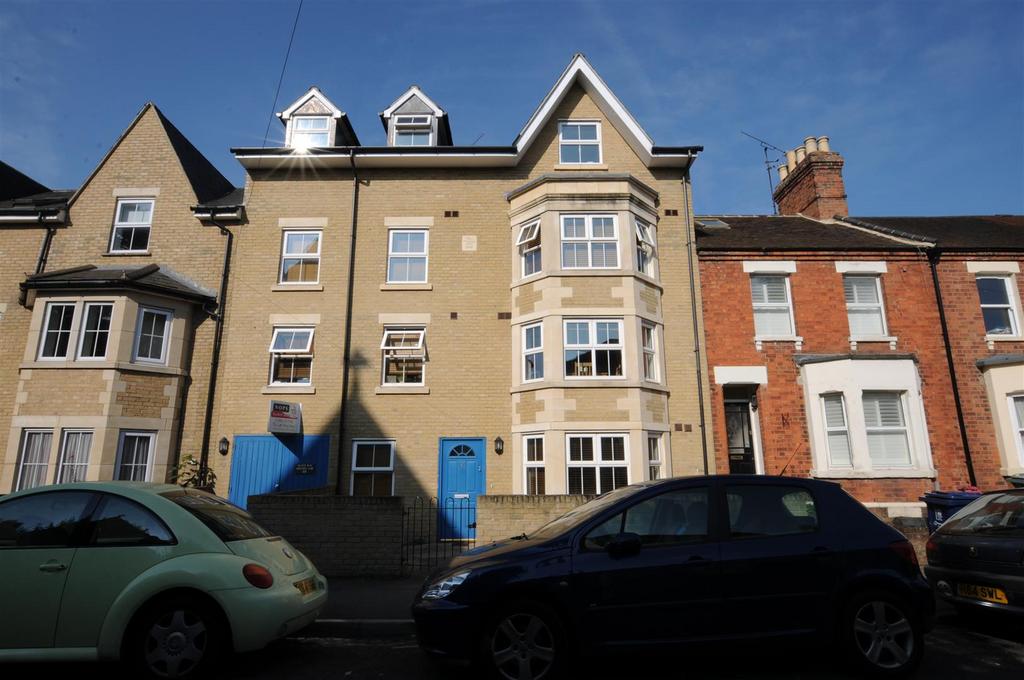 120 Marlborough Road, Grandpont, Oxford 1 bed flat - £1,400 pcm (£323 pw)