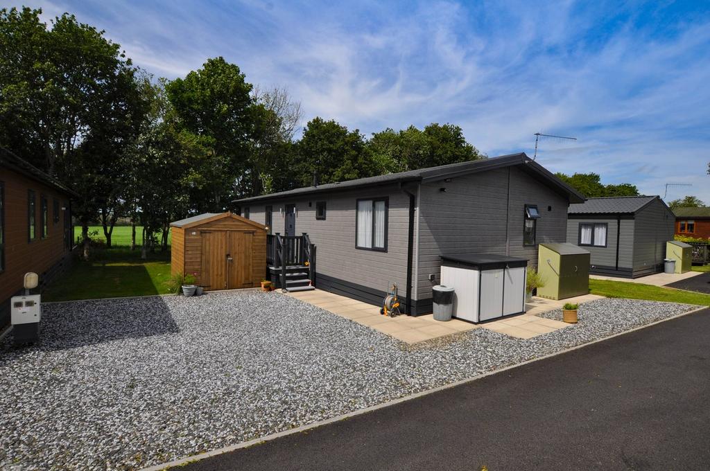 Merley House Lane, Wimborne, BH21 2 bed park home for sale - £259,950