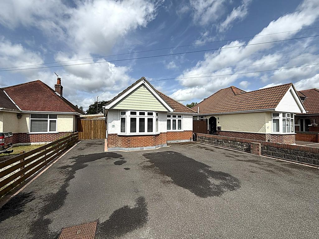 Stanley Green Road, Poole, BH15 3 bed bungalow for sale - £400,000