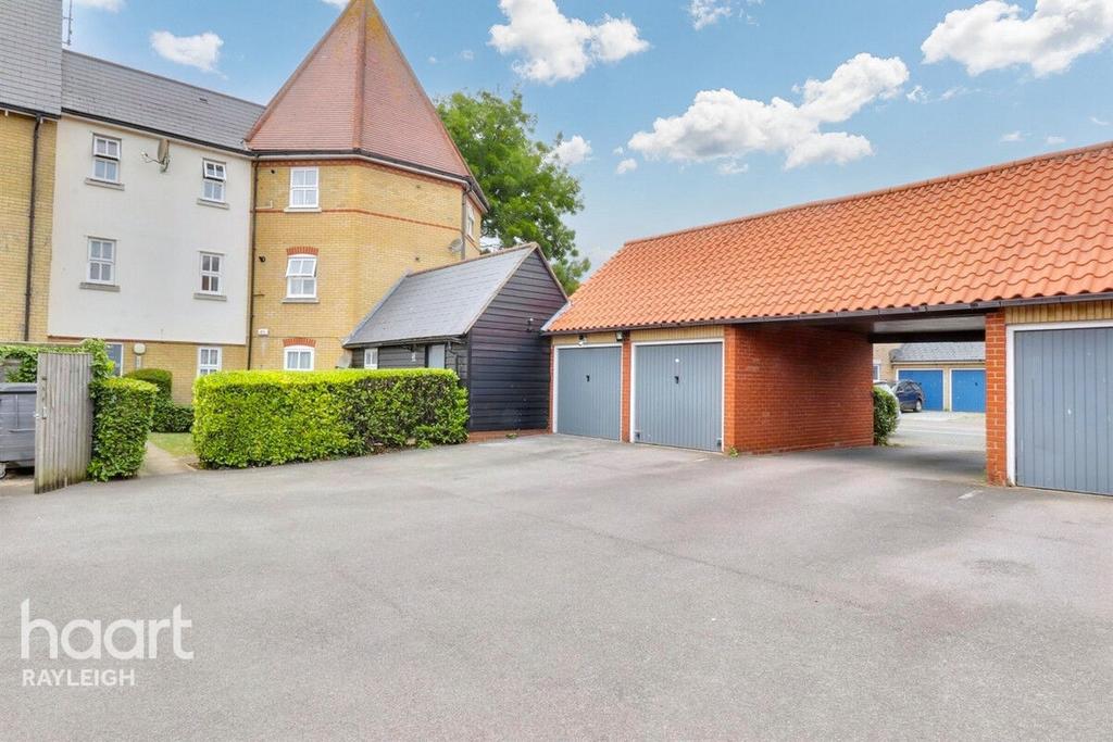 Bridge Street, Basildon 2 bed apartment - £1,300 pcm (£300 pw)