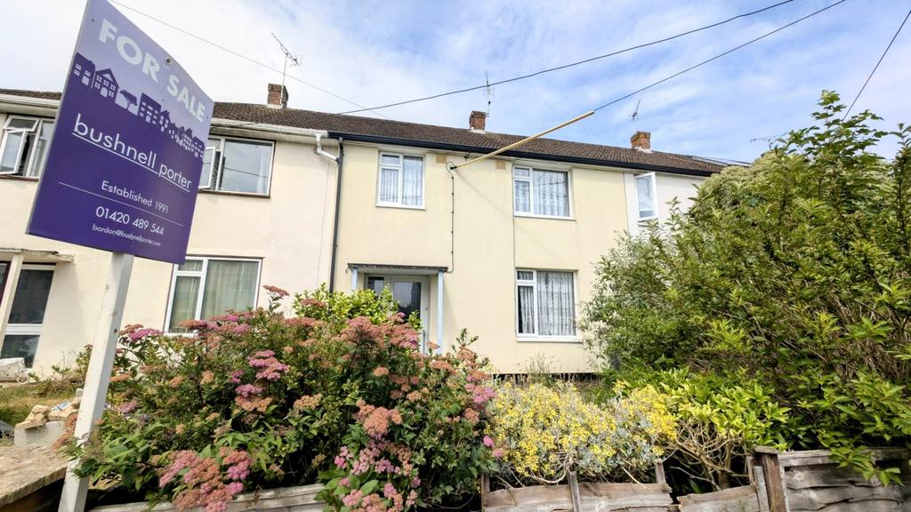 Savile Crescent, Bordon GU35 3 bed terraced house for sale - £275,000