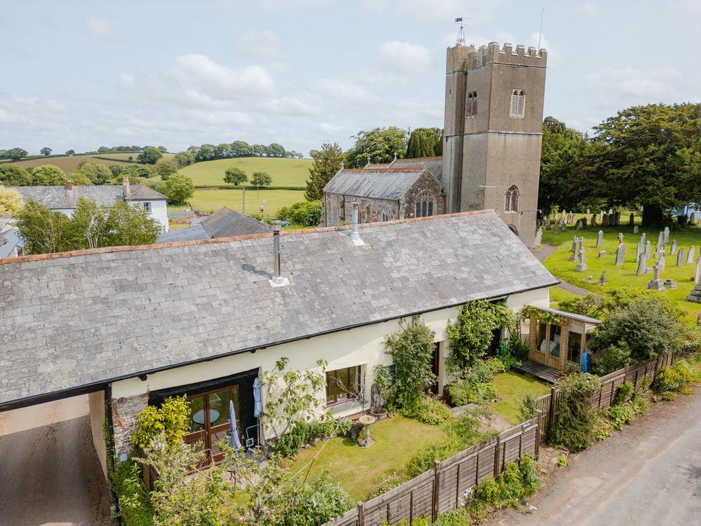 Bow, Crediton, EX17 3 bed barn conversion for sale - £380,000
