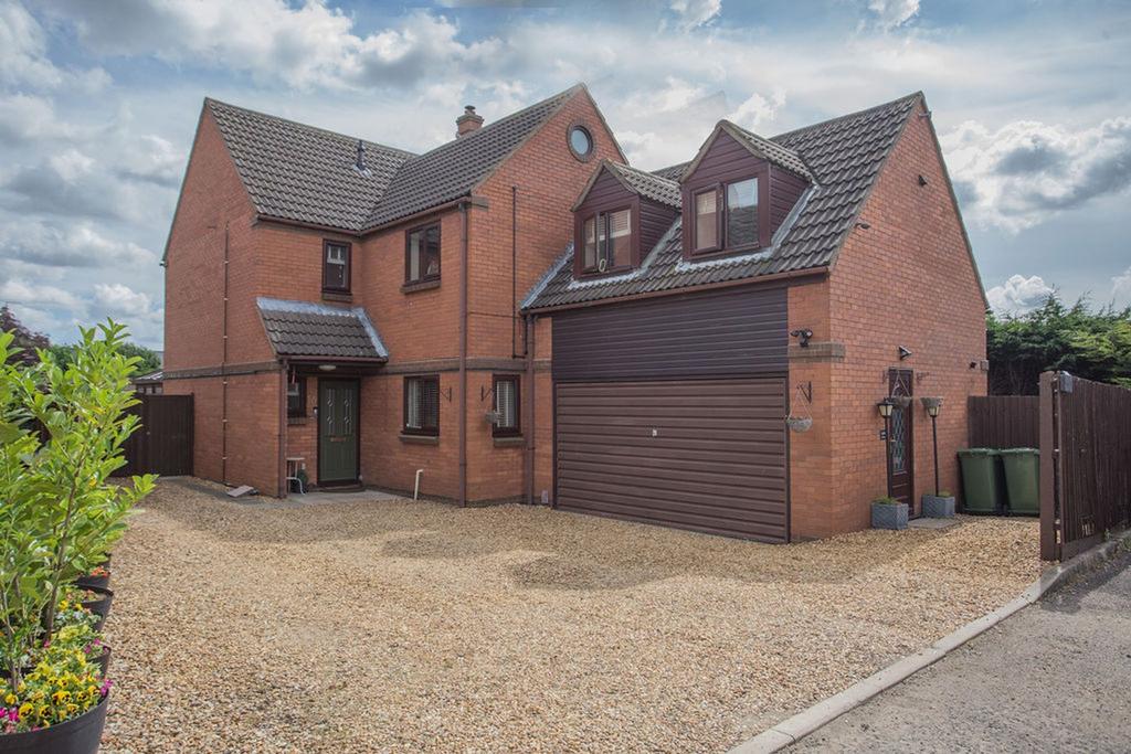 Abbott Way, Yaxley, PE7 4 bed detached house for sale - £435,000