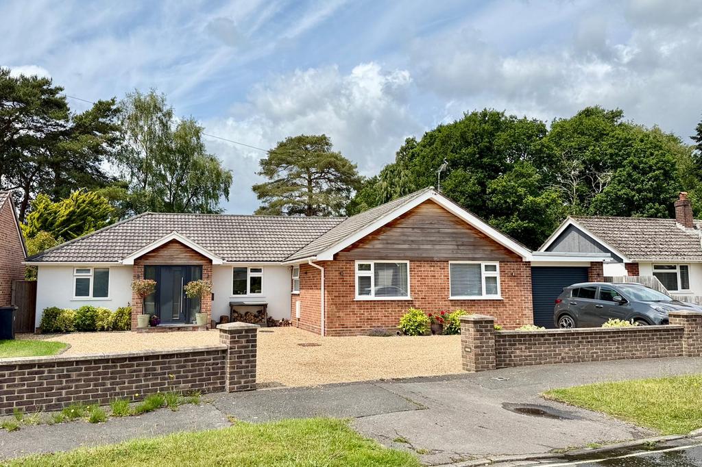 Webbs Close, Ashley Heath, BH24 2EP 3 bed bungalow for sale - £700,000