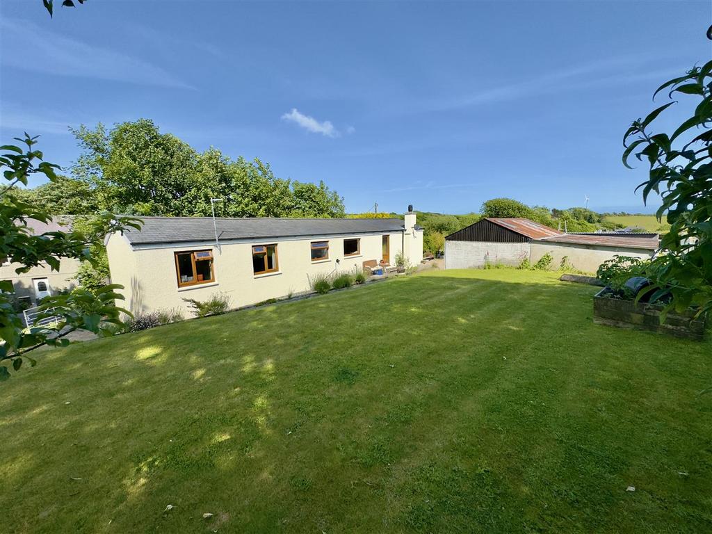 Sarn Mellteyrn 2 bed detached house - £310,000