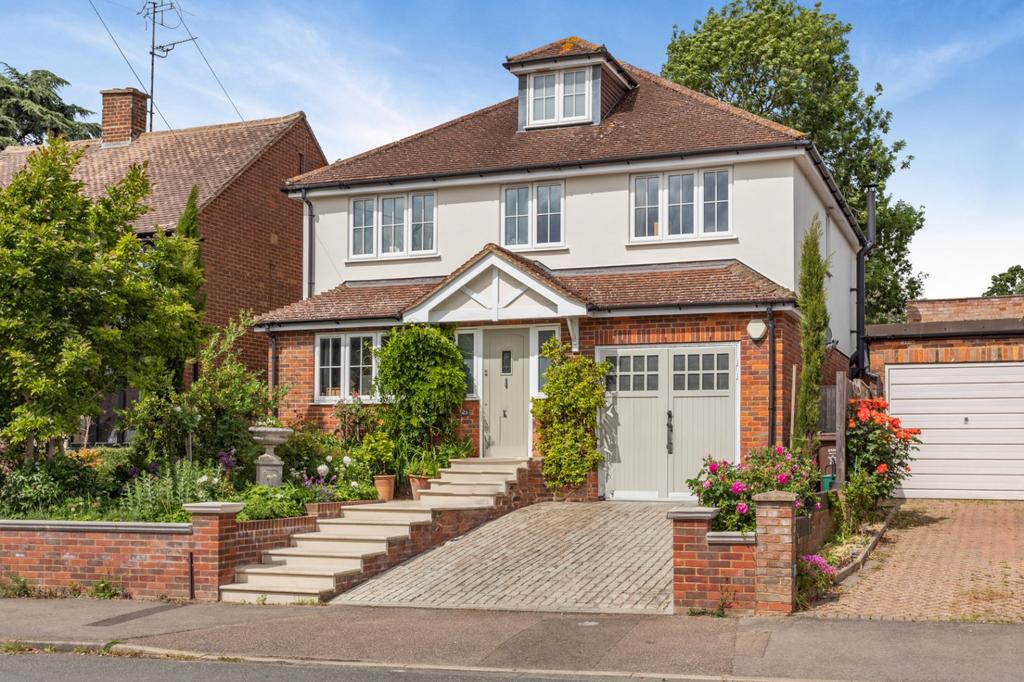 Meadow Walk, Harpenden, Hertfordshire 5 bed detached house - £1,595,000