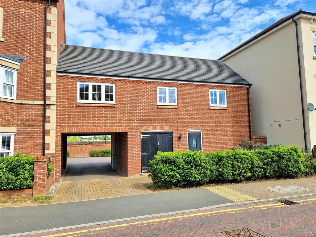 Saxon Way, Great Denham, Bedford 2 bed coach house for sale - £262,500