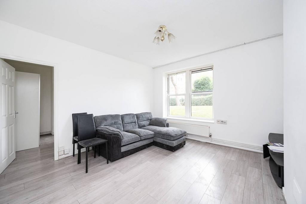Amhurst Road, Hackney, London, E8 2 bed flat to rent - £2,250 pcm (£519 pw)
