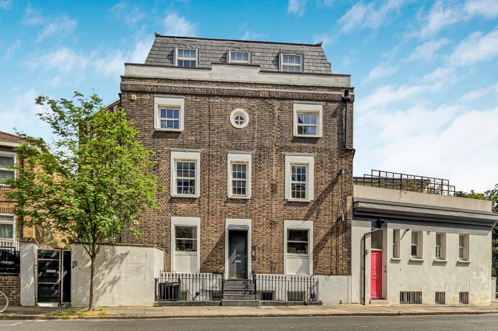 Shepperton Road, Islington, London, N1 3 bed flat - £750,000
