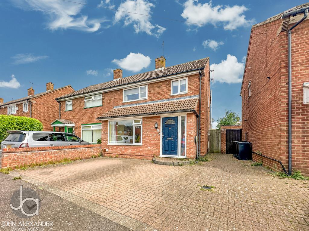 Ridgewell Way, Colchester 3 bed semi-detached house - £300,000