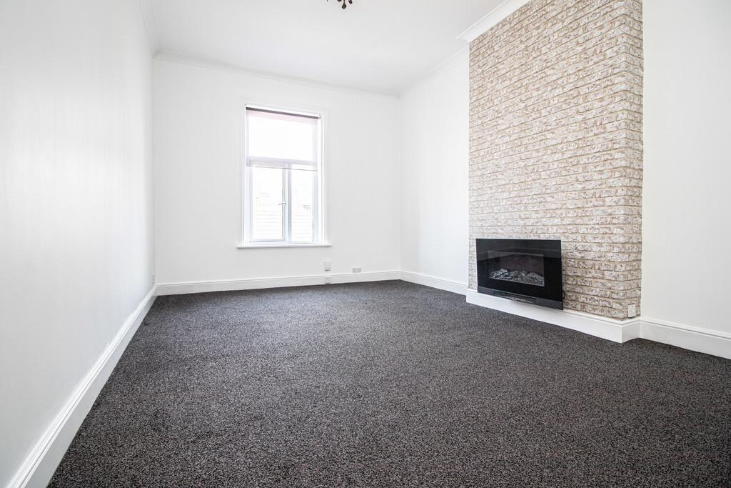 High Street, Barry CF62 2 bed flat - £850 pcm (£196 pw)