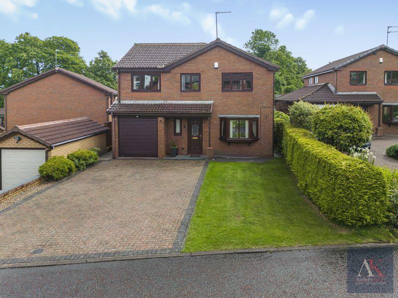 Upper Passmonds Grove, OL11 5AH 5 bed detached house - £425,000