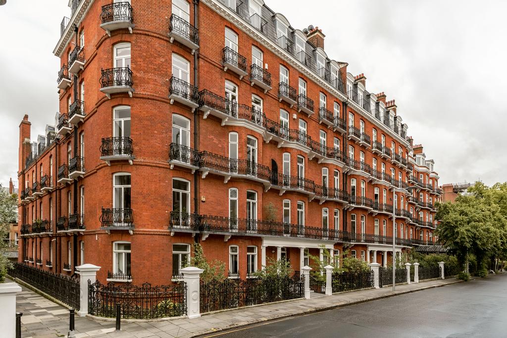 Drayton Gardens, Chelsea, SW10 5 bed apartment - £11,999 pcm (£2,769 pw)