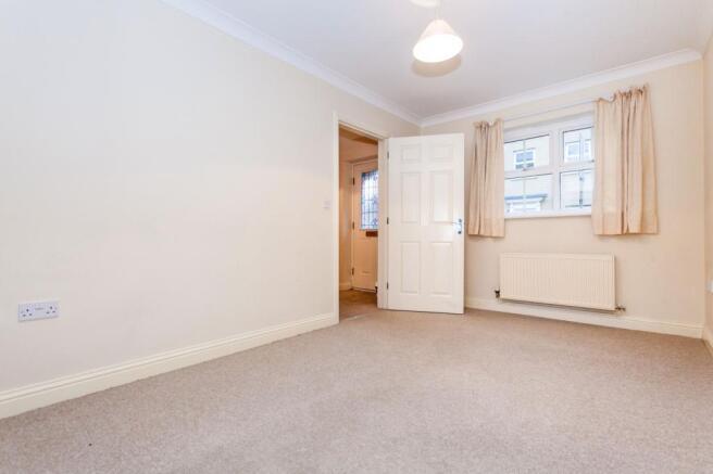 PE27 2 bed terraced house to rent - £1,650 pcm (£381 pw)