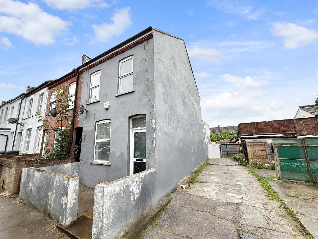 Butlin Road, Dallow Road Area, Luton... 2 bed end of terrace house for ...