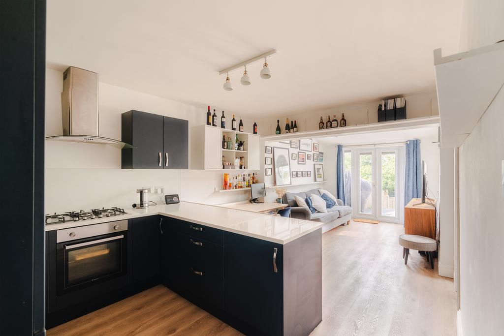 Bristol BS7 2 bed flat for sale - £250,000