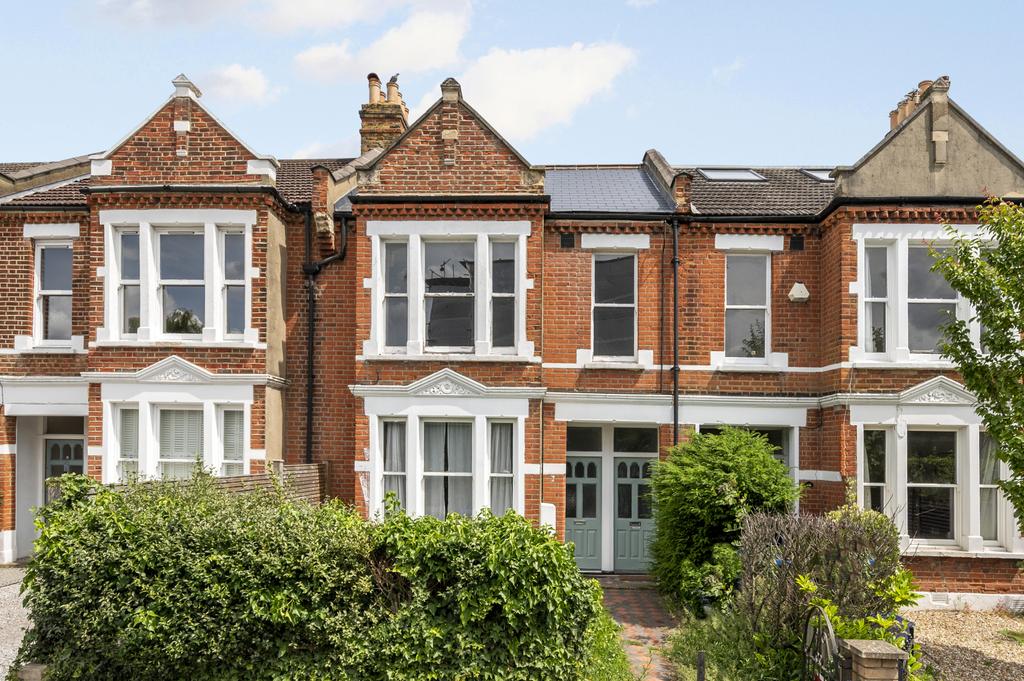 Trinity Road, London SW19 3 bed maisonette to rent - £2,250 pcm (£519 pw)