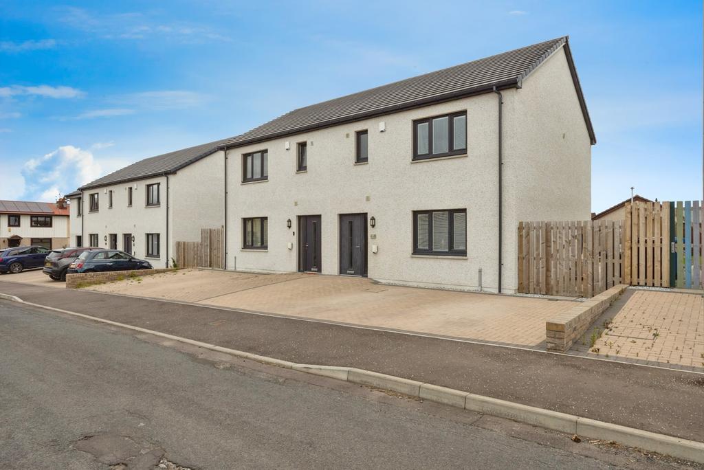 Garry Terrace, Angus DD3 3 bed semi-detached house - £250,000