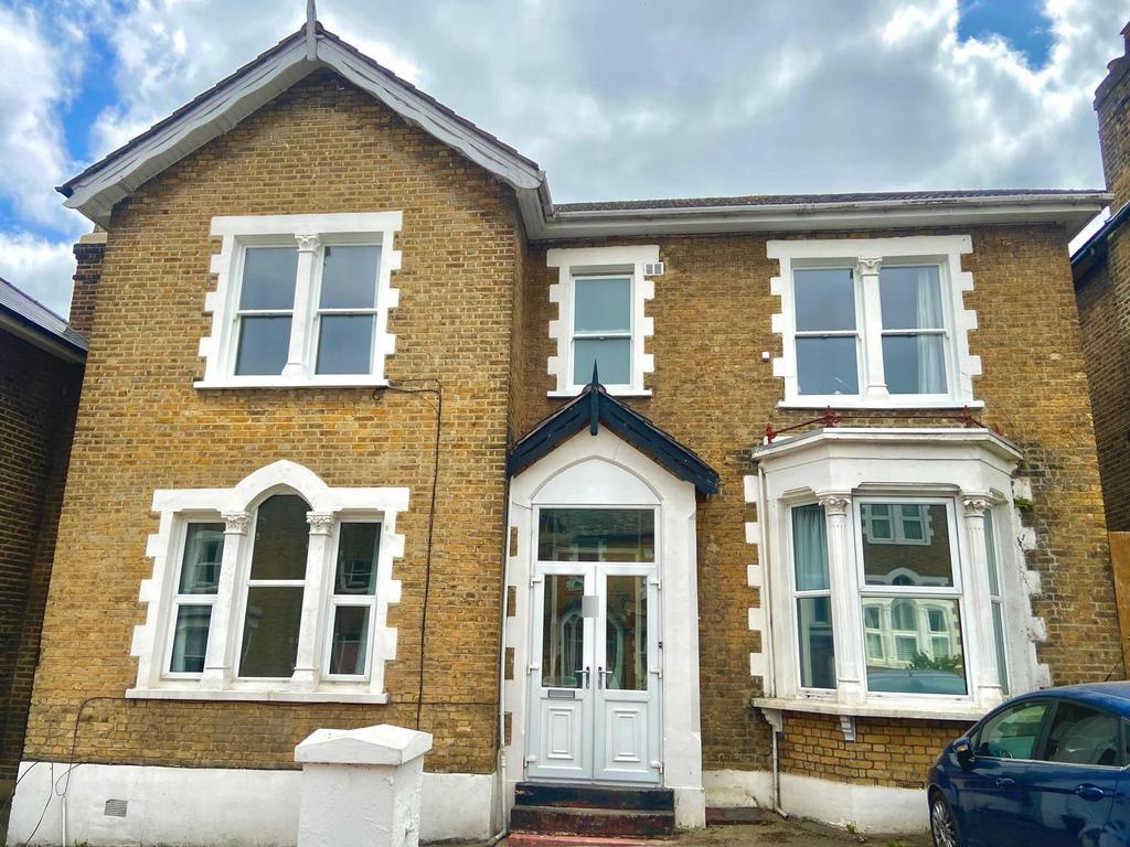 Westdown Road, London, SE6 2 bed maisonette to rent - £2,200 pcm (£508 pw)