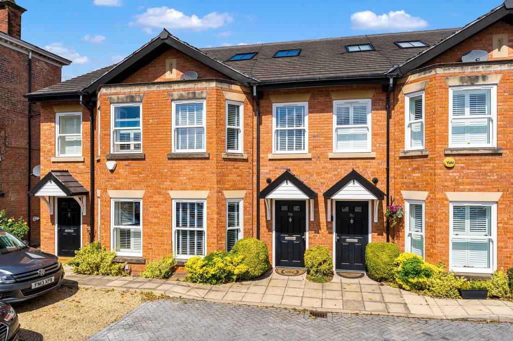 Ladybridge Road, Cheadle SK8 4 bed semi-detached house - £450,000