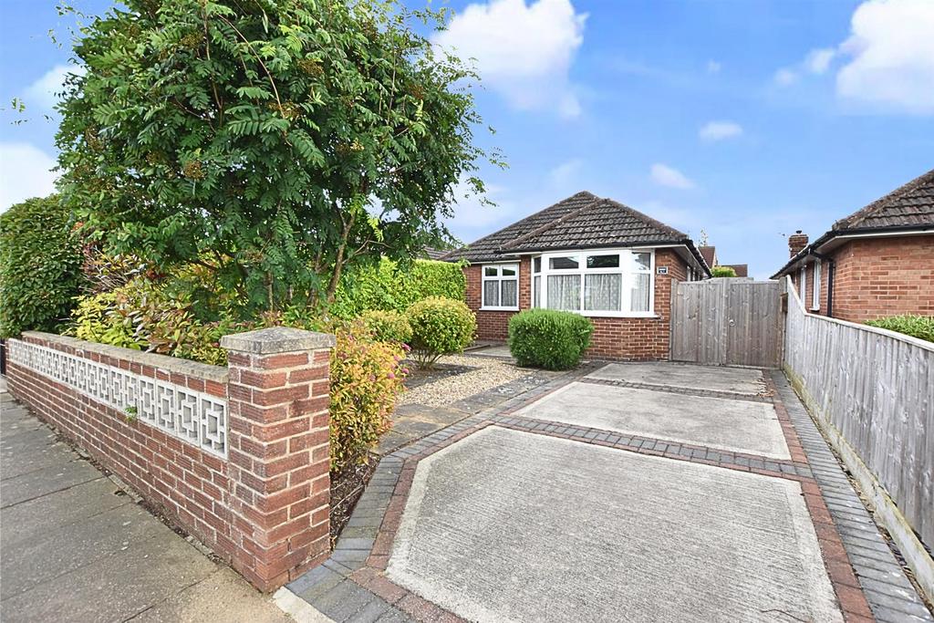 Coniston Avenue, Grimsby DN33 3 bed detached bungalow - £170,000